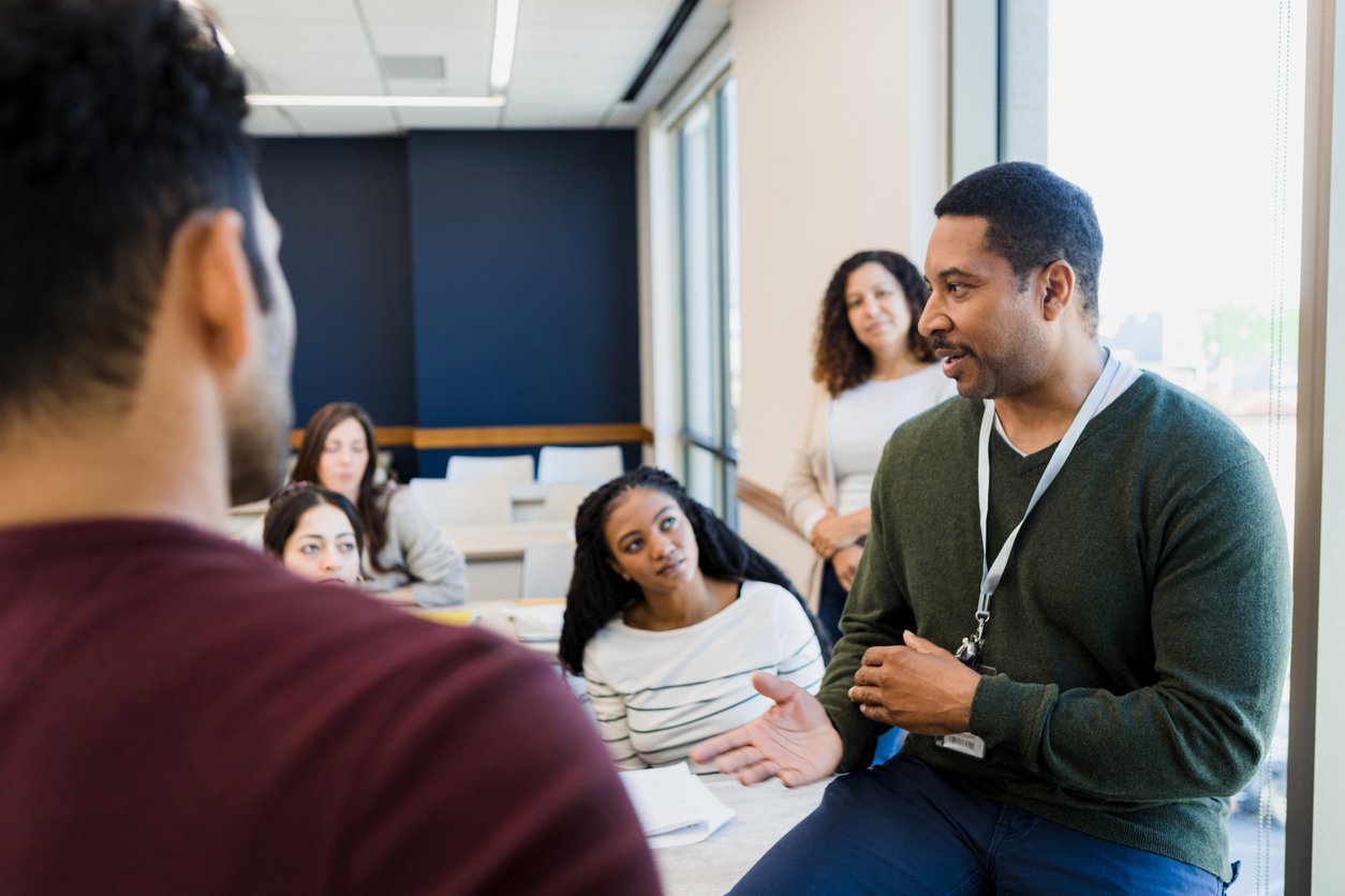 A Comprehensive Guide to College vs. University in Canada